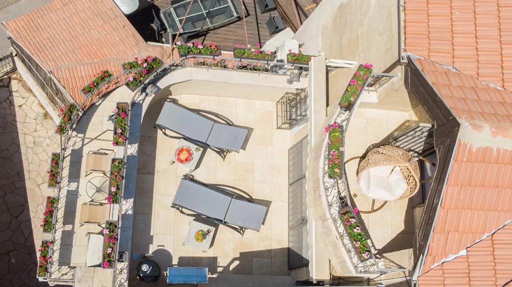 Beautiful Baka Triplex on The Rakevet - Israel Home