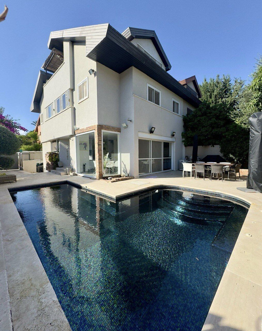 Beautiful 4 Bedroom Cottage with Massive Pool - Israel Home